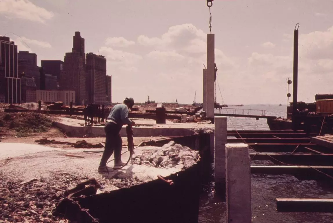 Battery Park City, budowa składowiska odpadów w Nowym Jorku, dolny Manhattan, historyczne zdjęcia Battery Park City