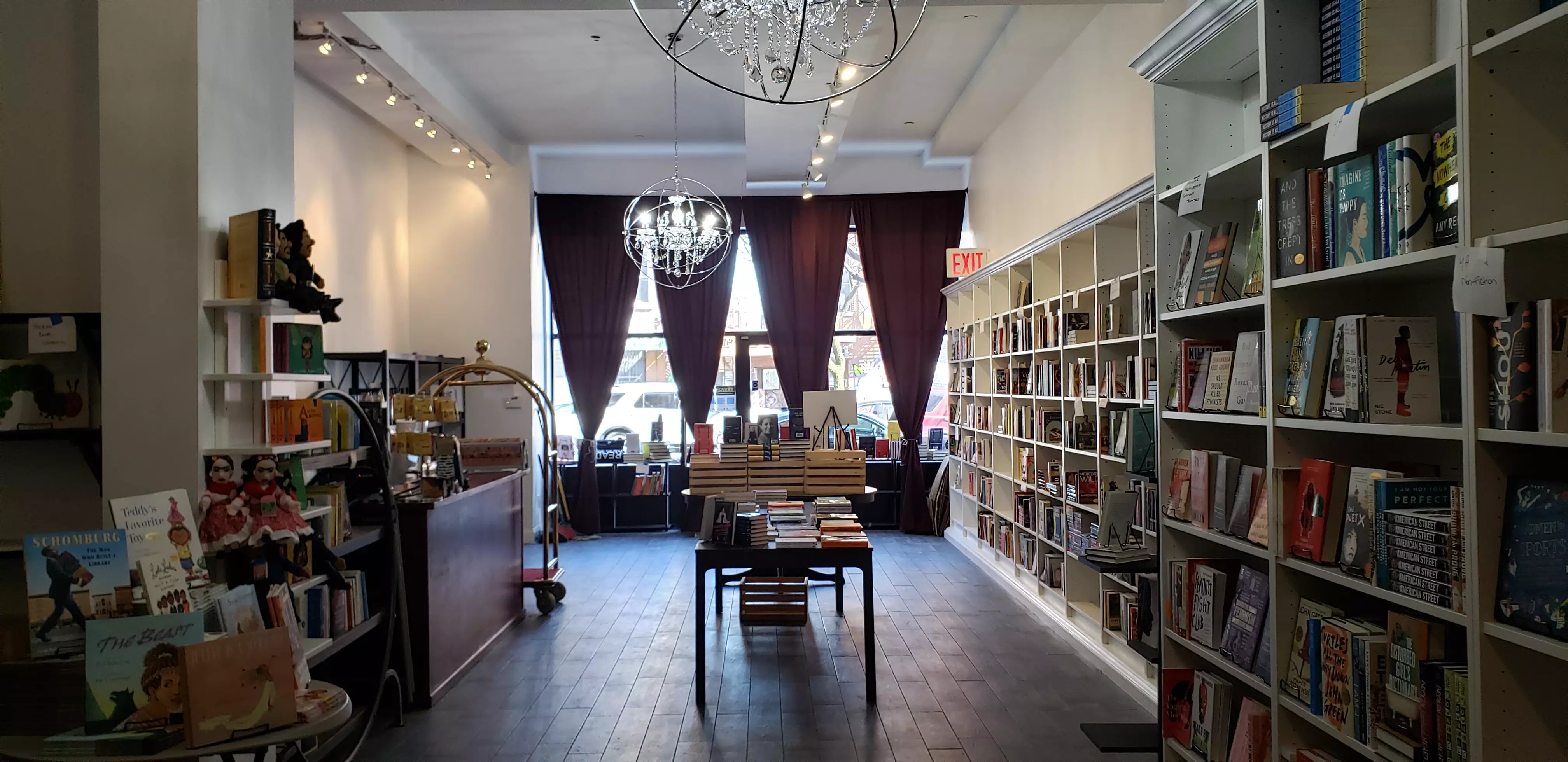 oświetlony bar, księgarnie, South Bronx, Bronx Mott Haven