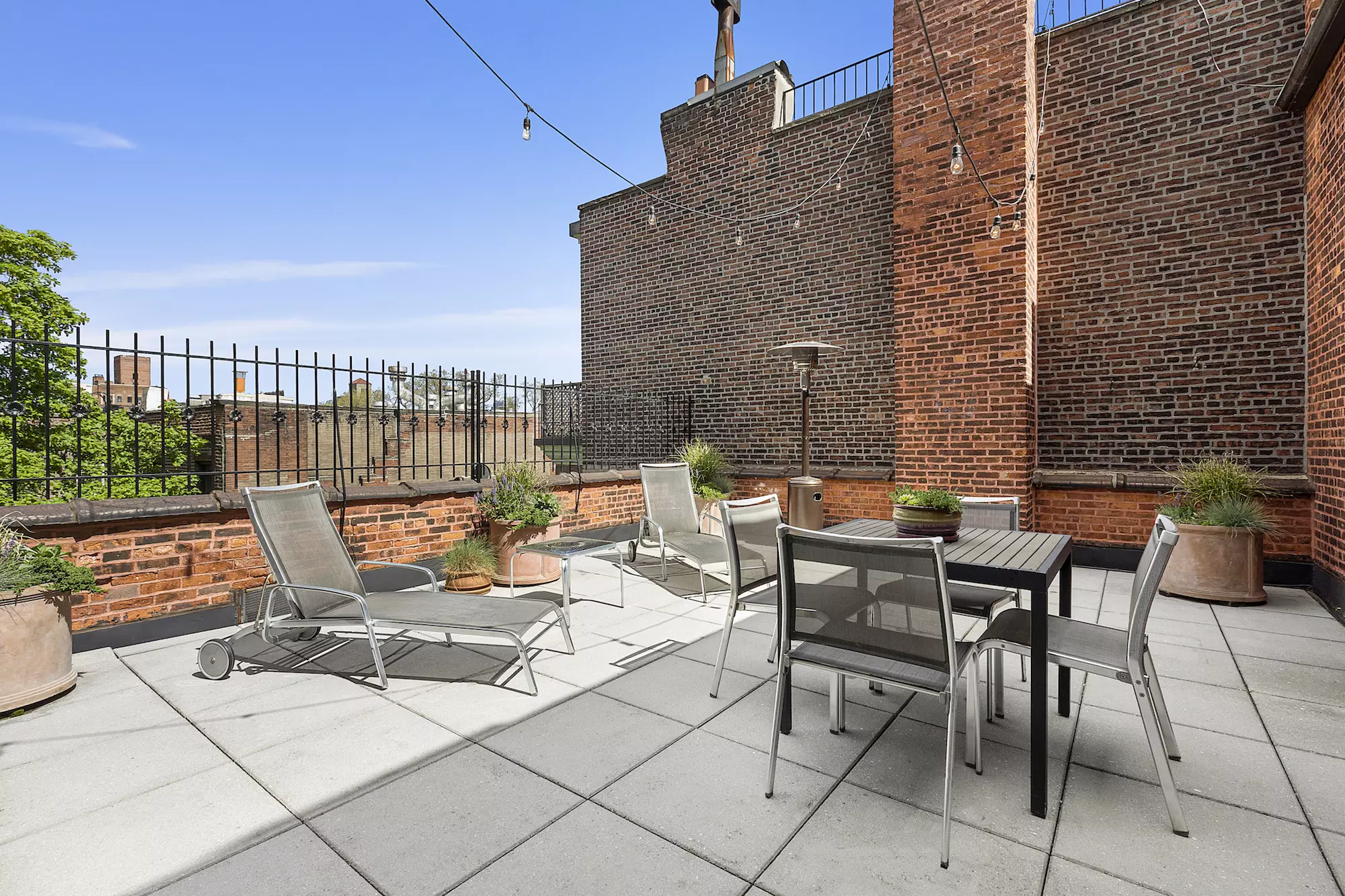 Per 8 milions de dòlars, una casa adossada centenària de Park Slope amb quatre terrasses exteriors 3371_14