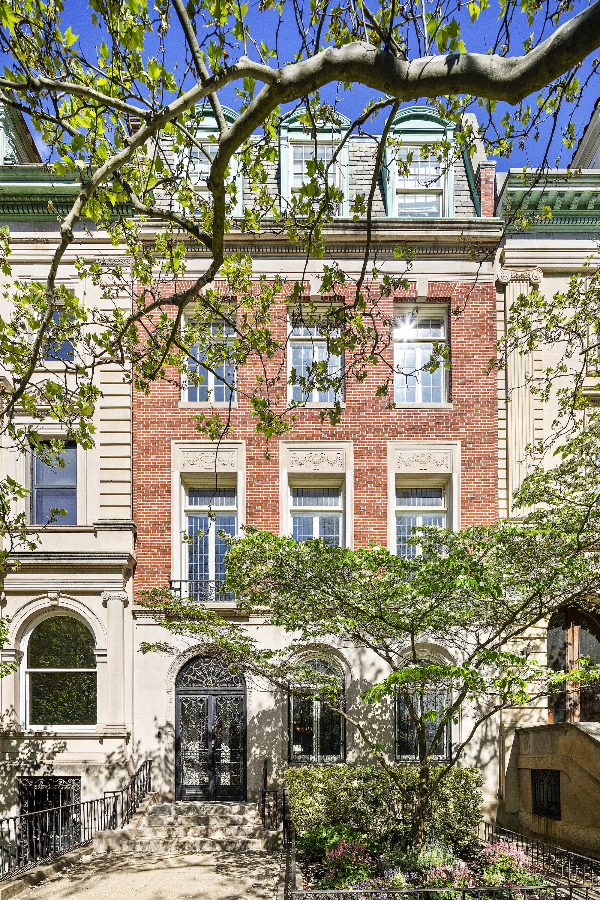 Per 8 milions de dòlars, una casa adossada centenària de Park Slope amb quatre terrasses exteriors 3371_2