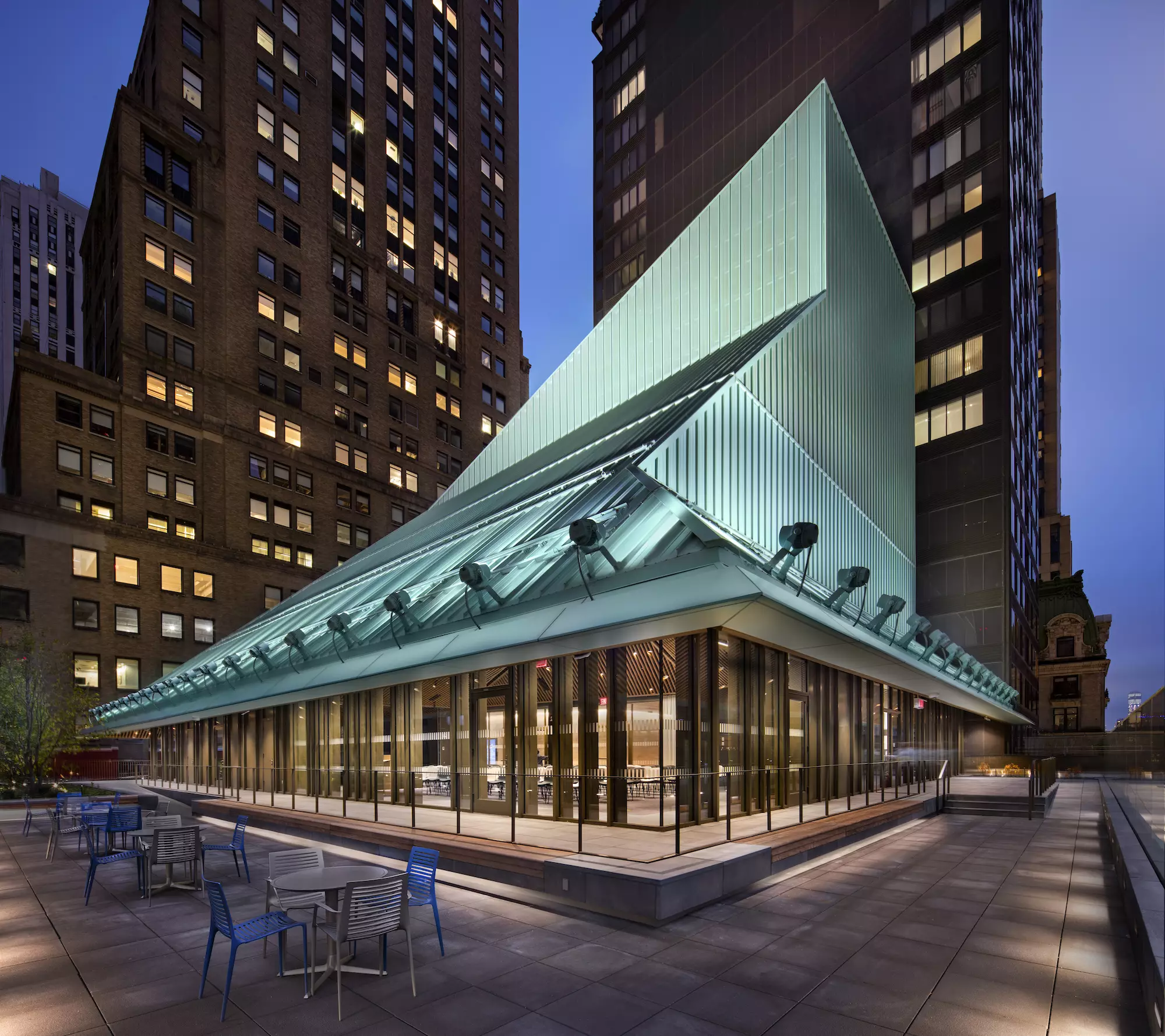 200 millió dolláros felújítás után megnyílik a NYPL központi cirkulációs könyvtára a Midtownban nyilvános tetőterasszal. 3378_6