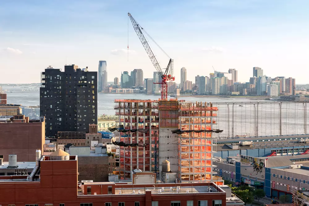551W21: Norman Fosteri šampanjavärviline torn kõrgub Manhattani uuel Gold Coastil (uued fotod) 33897_1