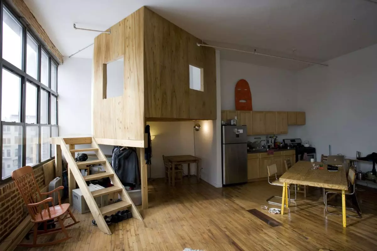 Terri Chiao sareng Adam Frezzo, A Cabin in A Loft, Brooklyn arist spaces, indoor treehouse