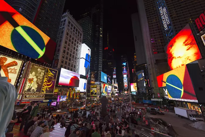 រូបថតរបស់ Ka-Man Tse for Times Square Arts