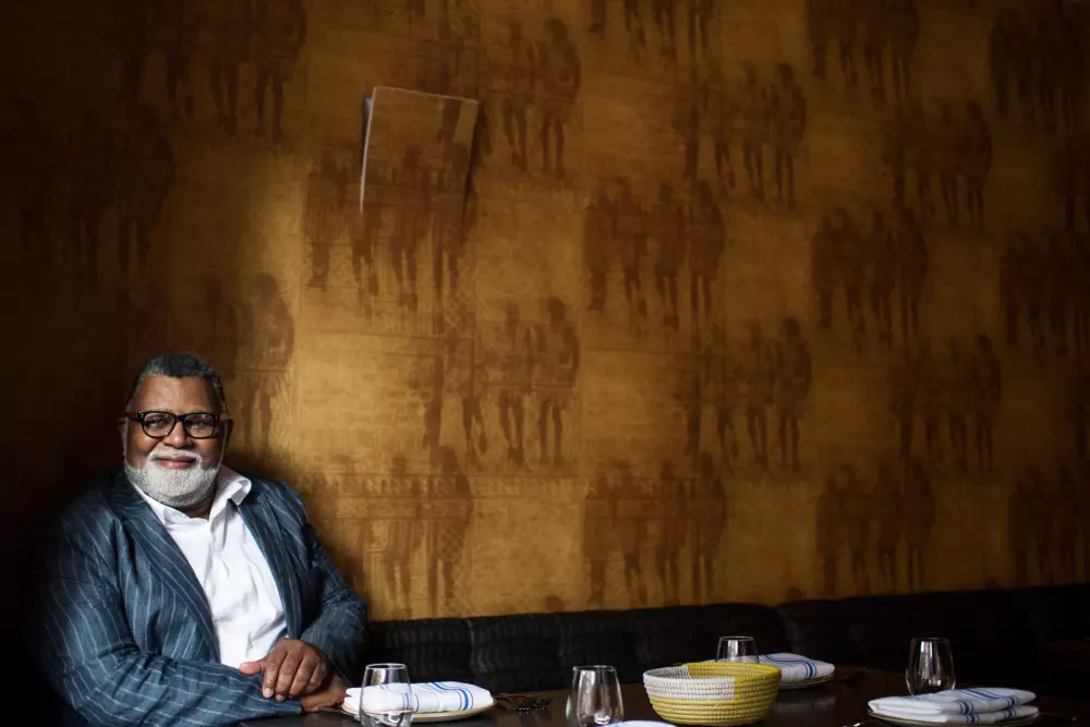 INTERVIO: La kuiristo de Minton Alexander Smalls Enspiras Novan Vivon en Legendan Harlem-Ĵazklubon