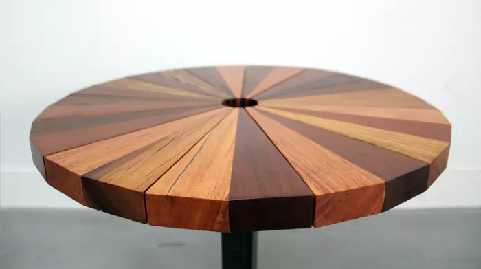 Meja kopi Wonder Wheel oleh Uhuru Design