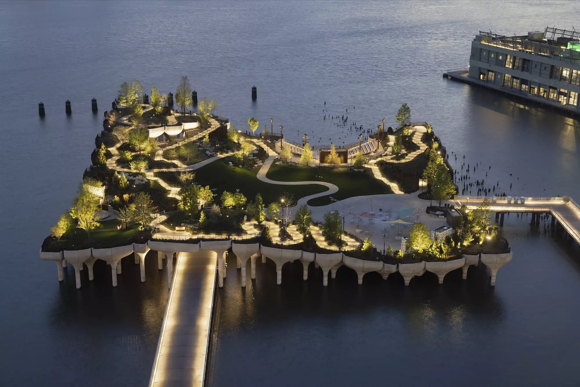 NYC चे सर्वात नवीन पार्क लिटल आयलंड शेवटी हडसन नदीवर उघडले 3485_1