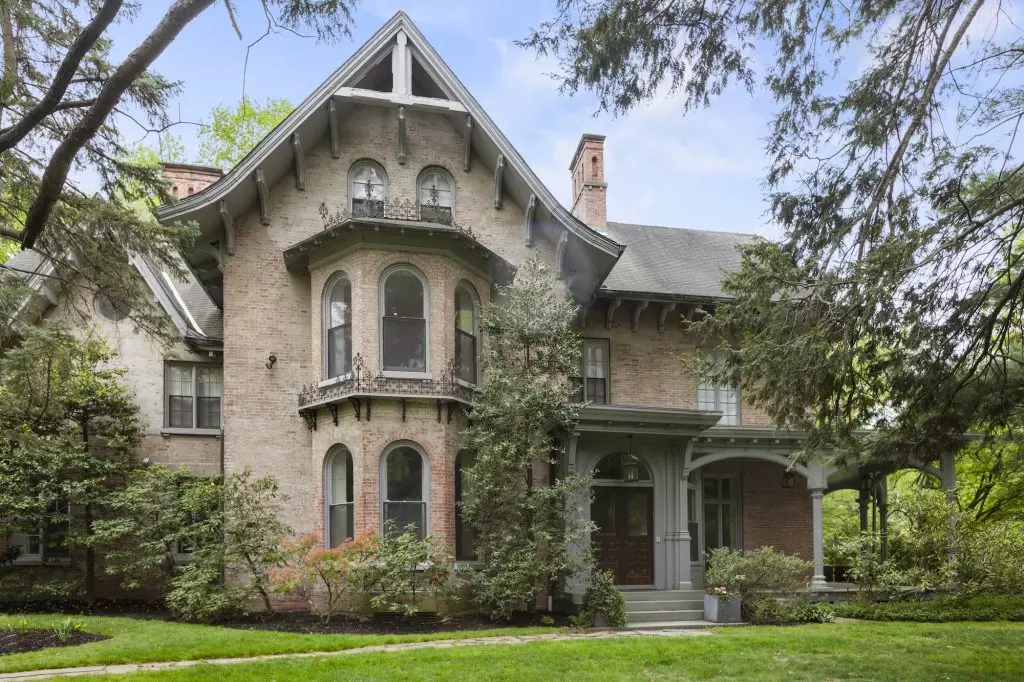 Un manoir historique de style néo-gothique à Riverdale demande 7 millions de dollars