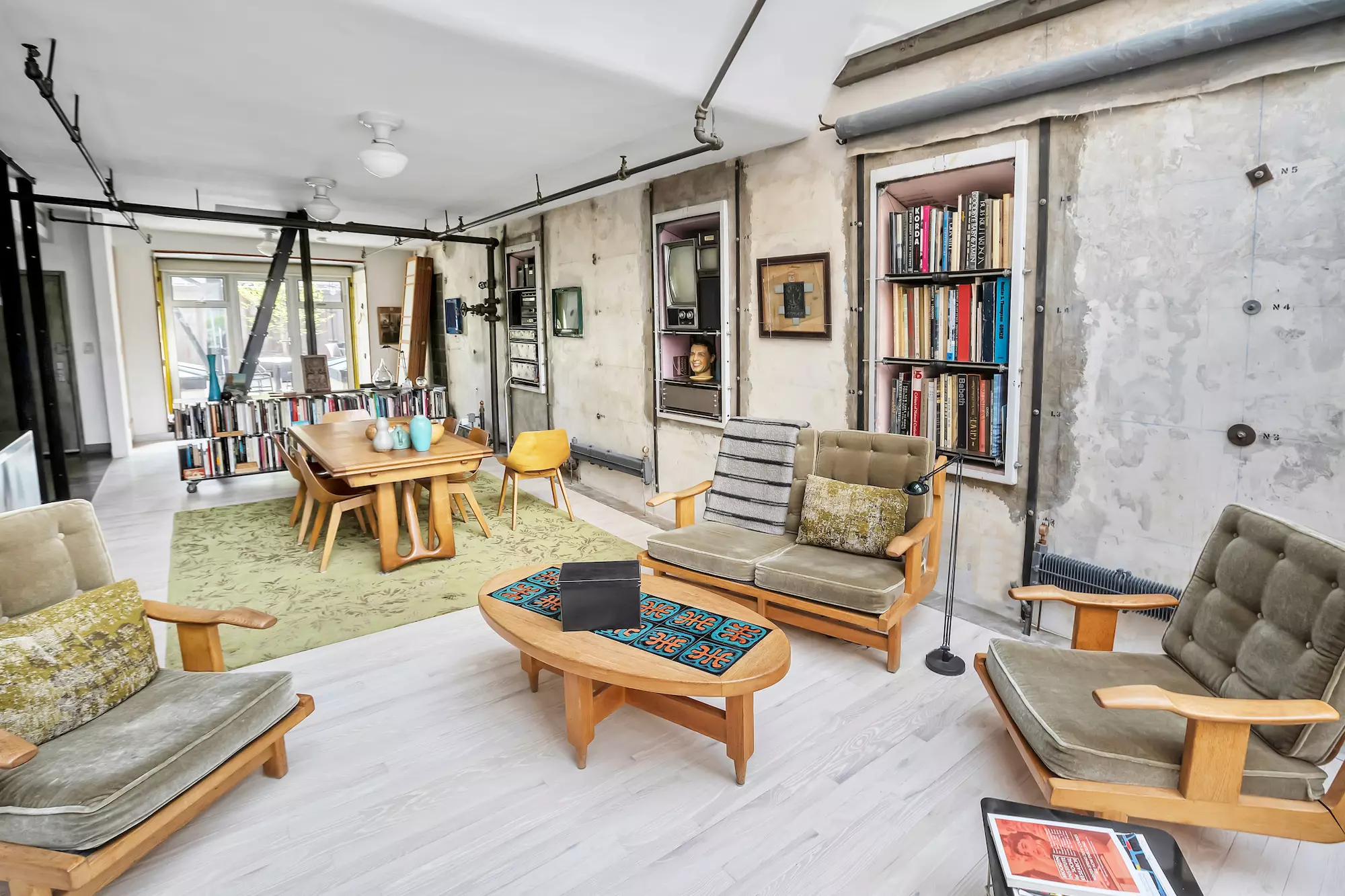 Funky $ 995K Midtown-pentdomo estis farita el mekanika ĉambro kaj ekspedujo 3561_3