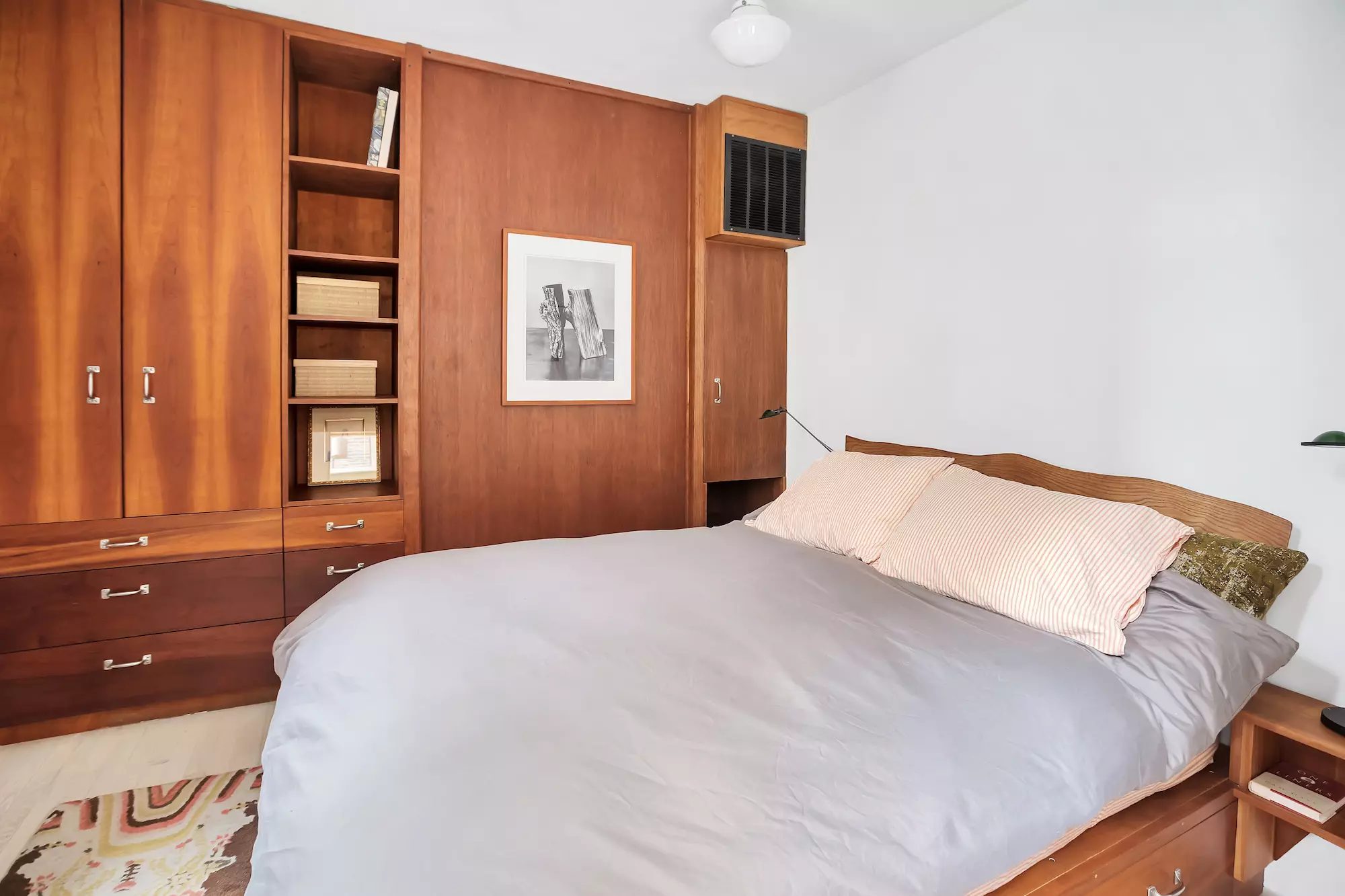 Funky $995K Midtown dakwoonstel is gemaak van 'n meganiese kamer en 'n skeepsvraghouer 3561_9