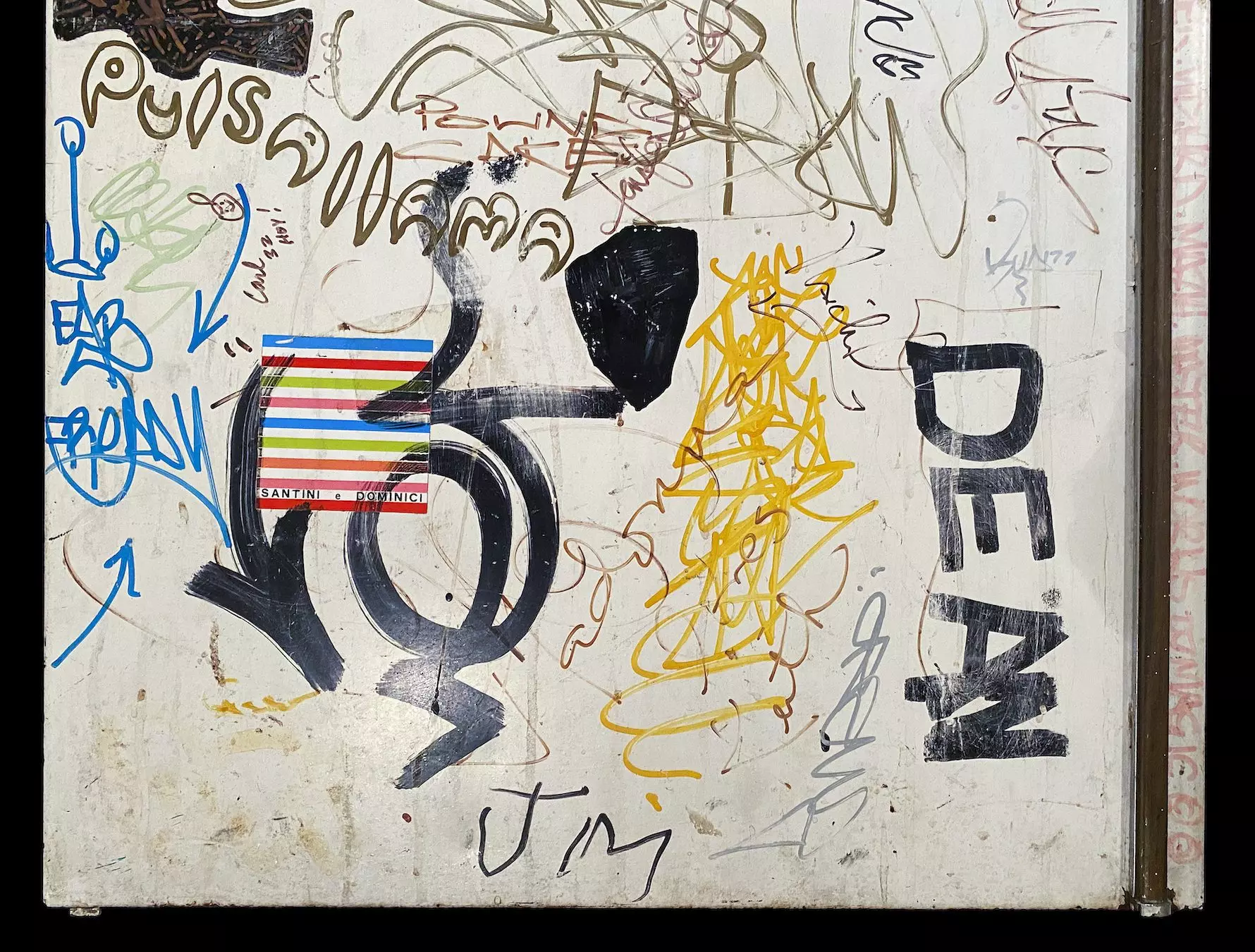 'Urban Gems' auction muag Keith Haring lub qhov rooj tub yees, Andy Warhol lub taub hau moose 3589_1