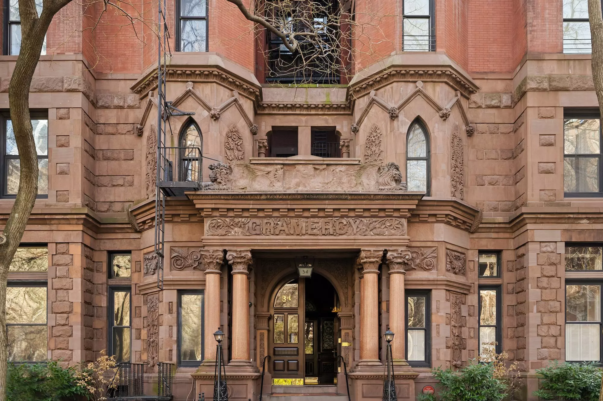 Cara Delevingne được cho là đã mua căn hộ áp mái Gramercy của Jimmy Fallon's, được niêm yết lần cuối với giá 15 triệu đô la 35_1