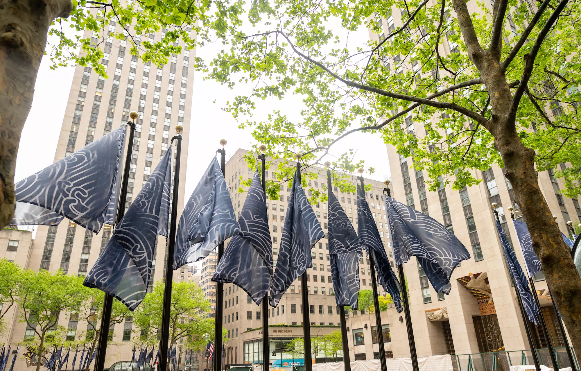 Escultura de 25 pés de altura projetada por Sanford Biggers assume o Rockefeller Center 3605_3