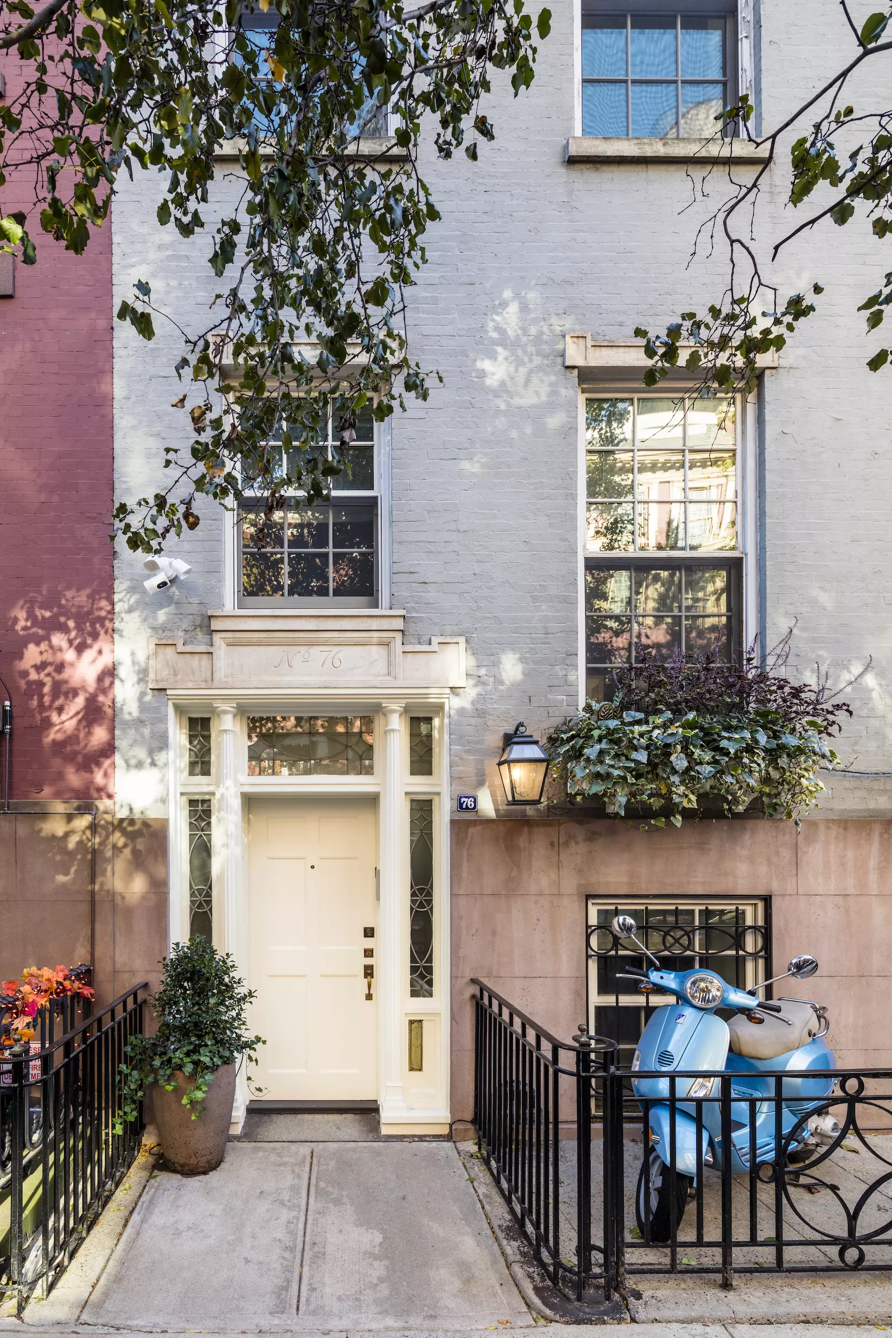 Tento historický mestský dom v Greenwich Village je pastelovým snom s anglickou záhradou za 17,75 milióna dolárov 3629_23