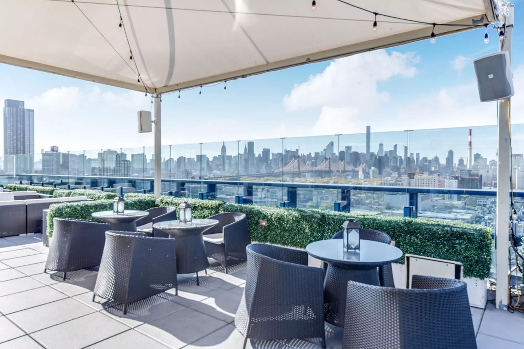 20 невероватних барова на крову у Њујорку 3658_15