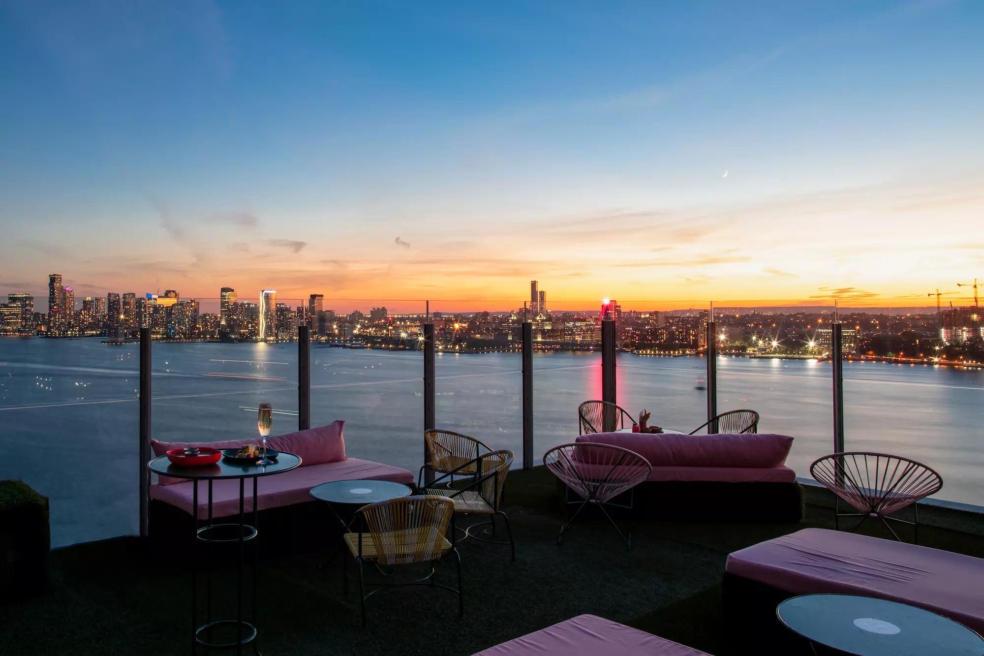 20 невероватних барова на крову у Њујорку 3658_8
