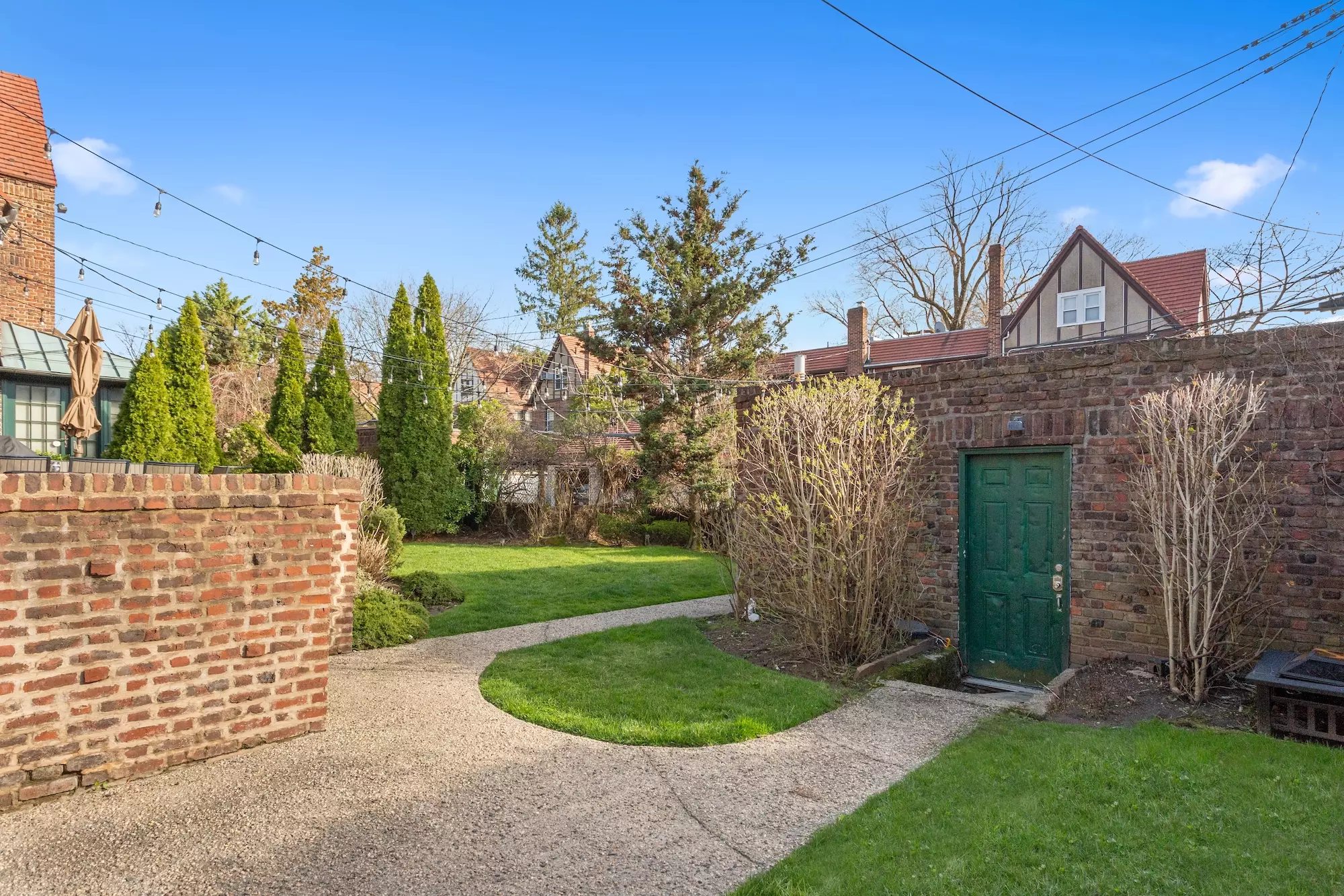 E statesche Brick Tudor am Forest Hills Gardens ass just op de Maart fir $ 2,6M komm 3662_21