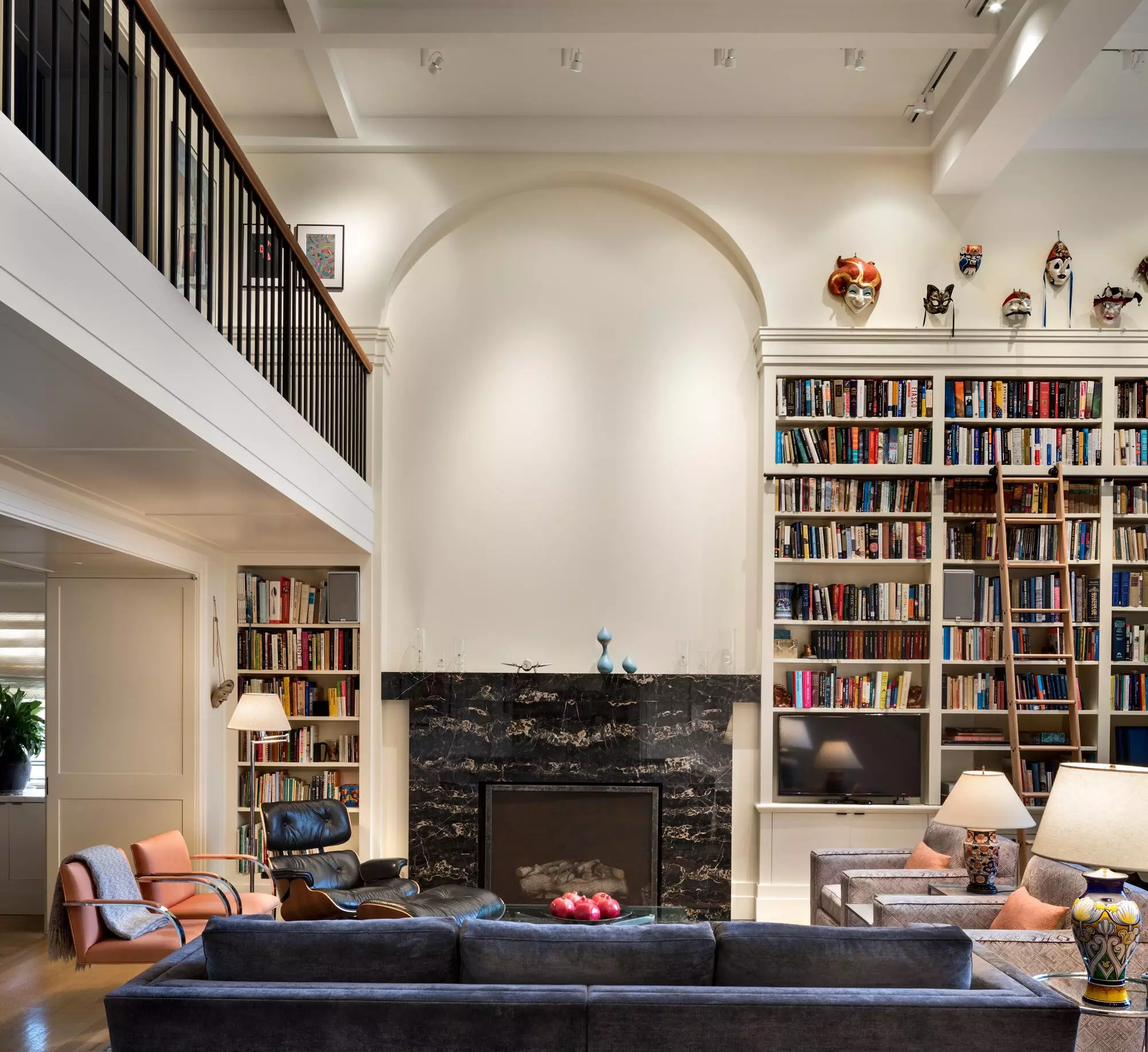 A l'Upper West Side, el loft d'un antic artista és ara un gran dúplex de 4,8 milions de dòlars amb parets de biblioteca. 3703_3