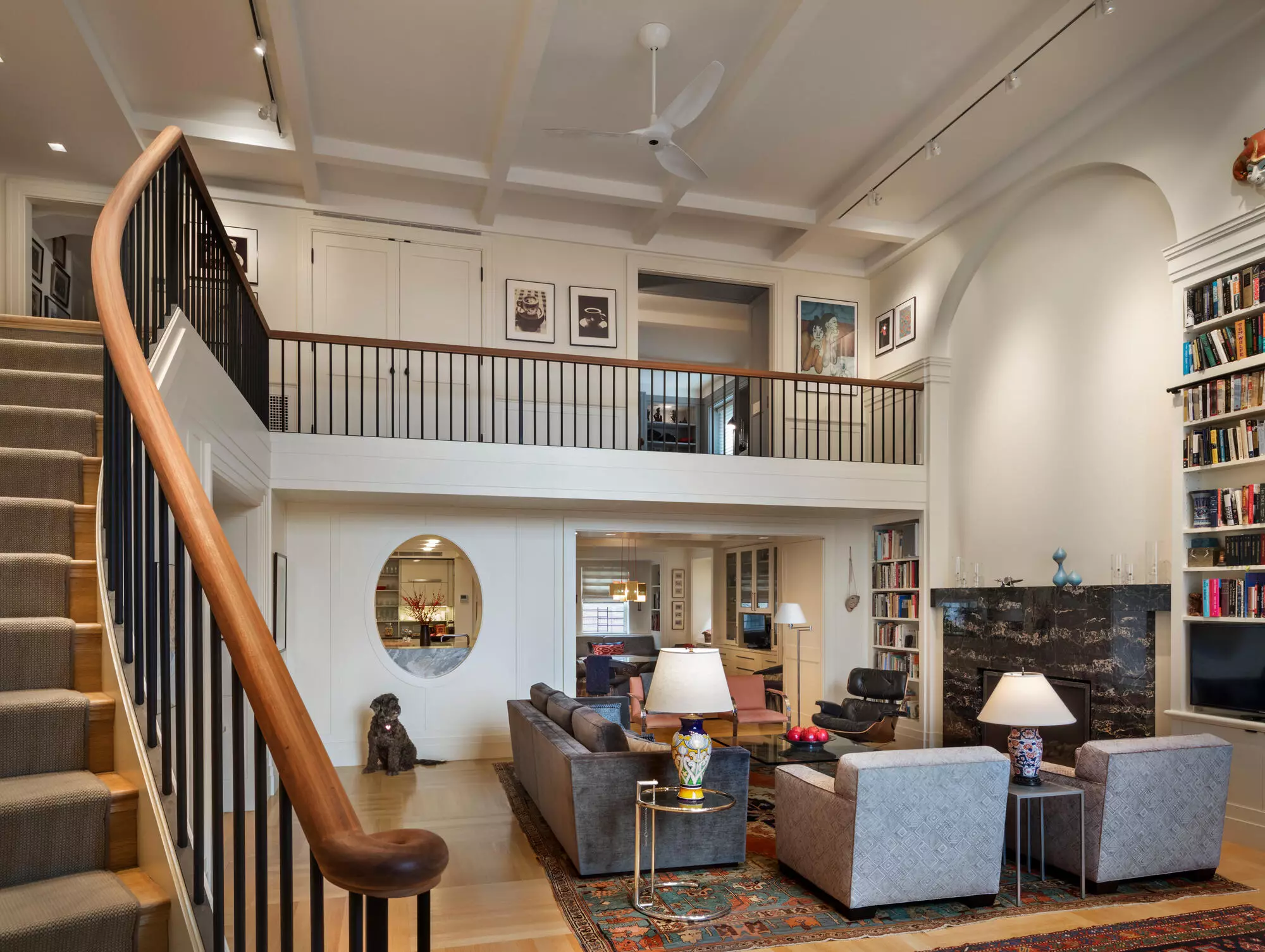 A l'Upper West Side, el loft d'un antic artista és ara un gran dúplex de 4,8 milions de dòlars amb parets de biblioteca. 3703_4