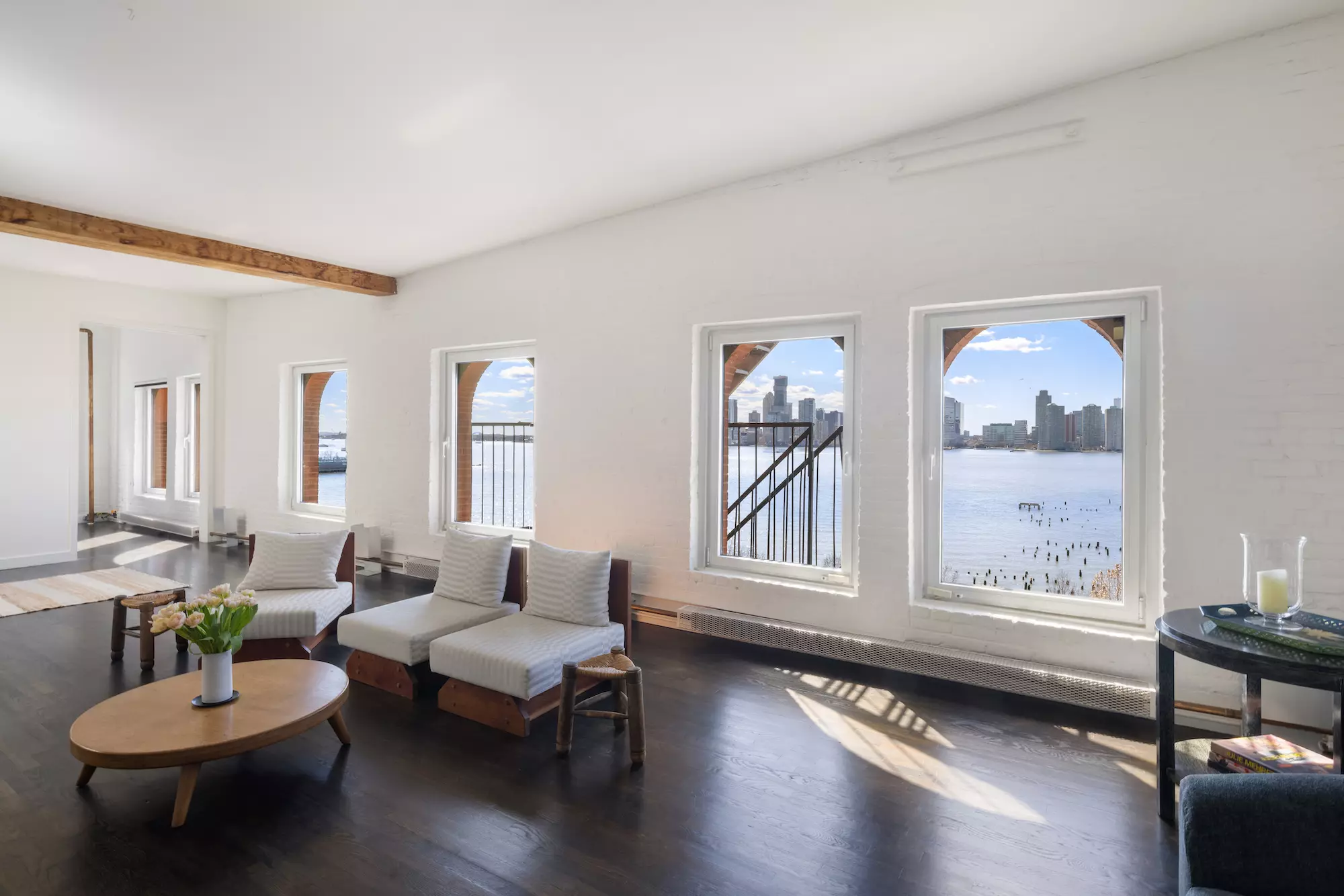 詹妮弗·康納利 (Jennifer Connelly) 的前翠貝卡 (Tribeca) 頂層閣樓帶日光室和屋頂露台，要價 1200 萬美元 376_1