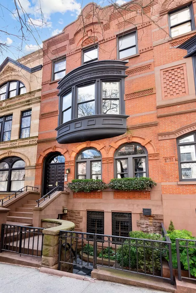 La casa adosada de $ 7.5M Upper East Side fue una vez el hogar del pintor abstracto Mark Rothko 3807_2