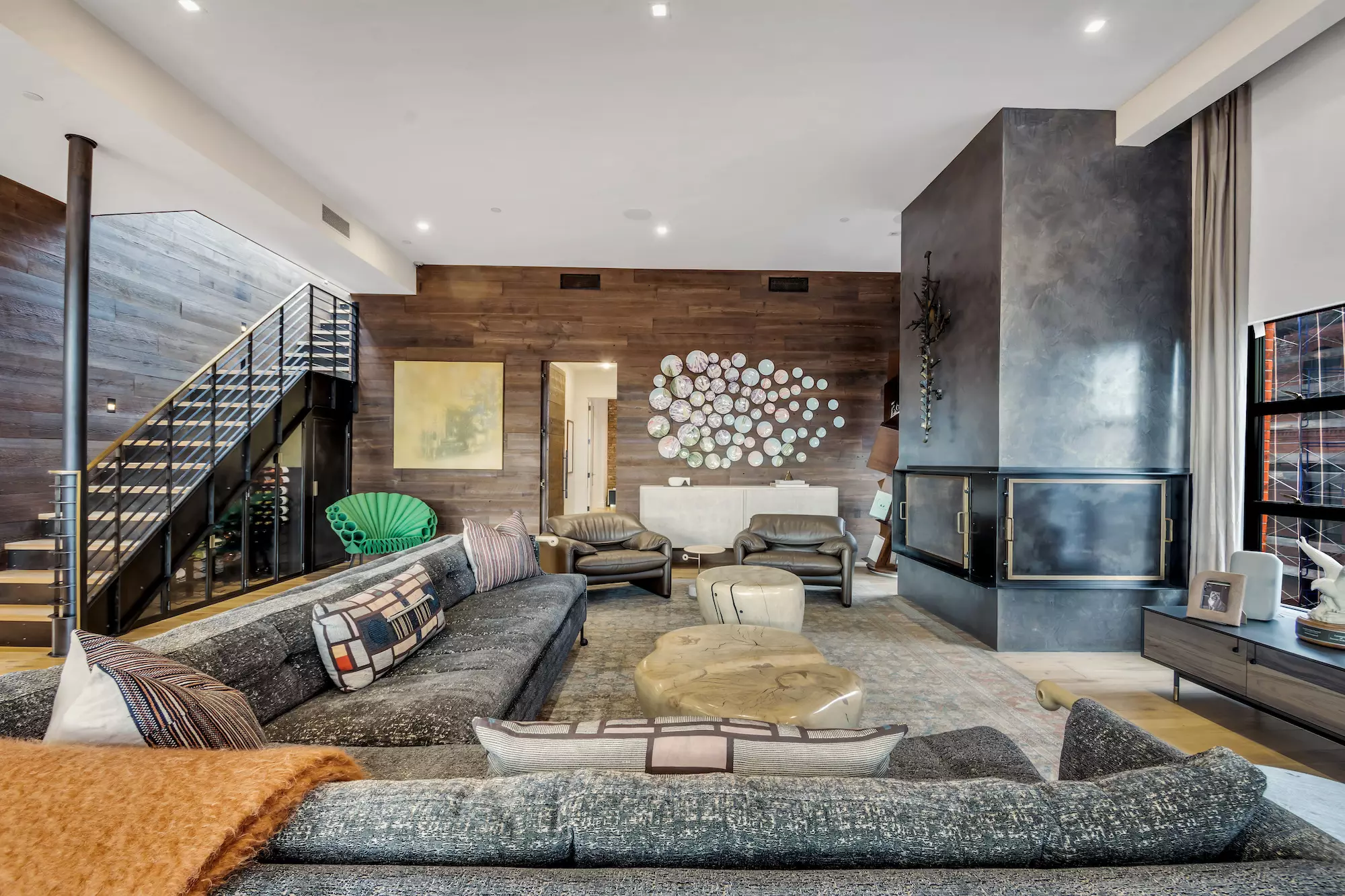 John Legend 和 Chrissy Teigen 以 1800 萬美元的價格列出了 Nolita 的一對頂層公寓 381_1