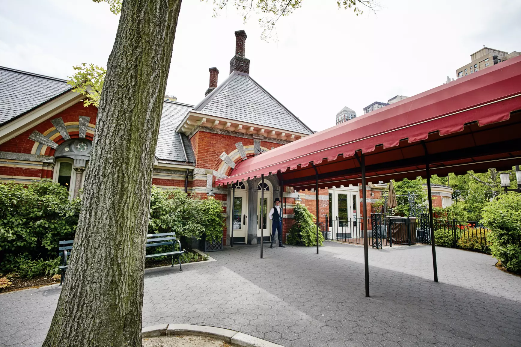 Знаменитая Tavern on the Green в Центральном парке вновь откроется через 13 месяцев 3844_1
