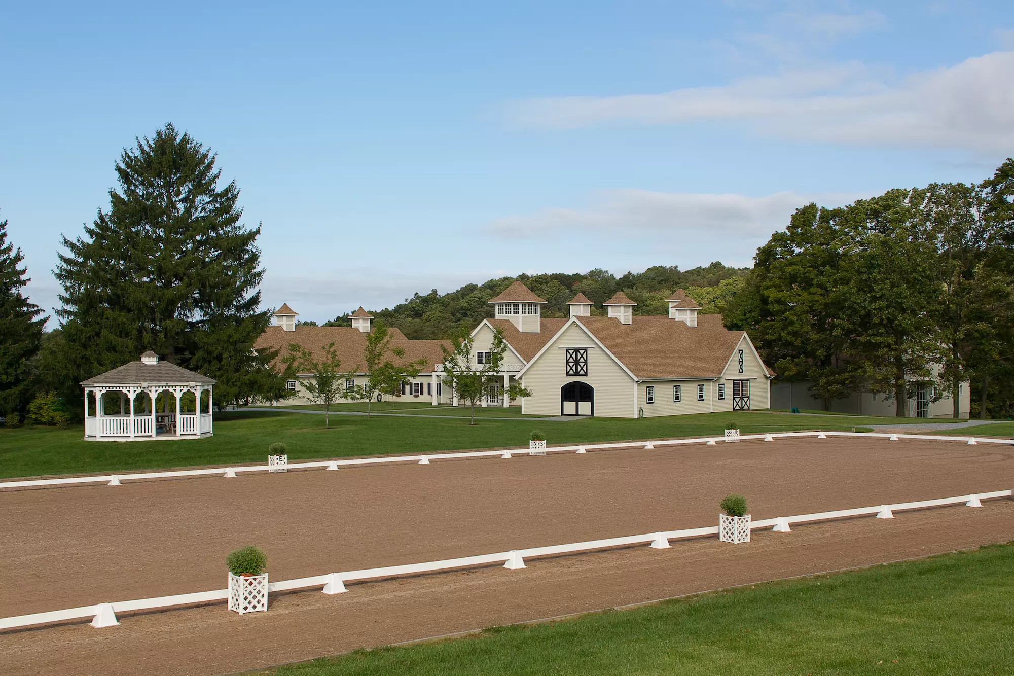 Mary Tyler Moores ehemaliges Anwesen im Hinterland, das in ein Reitzentrum umgewandelt wurde, verlangt 3,9 Millionen US-Dollar 3908_3