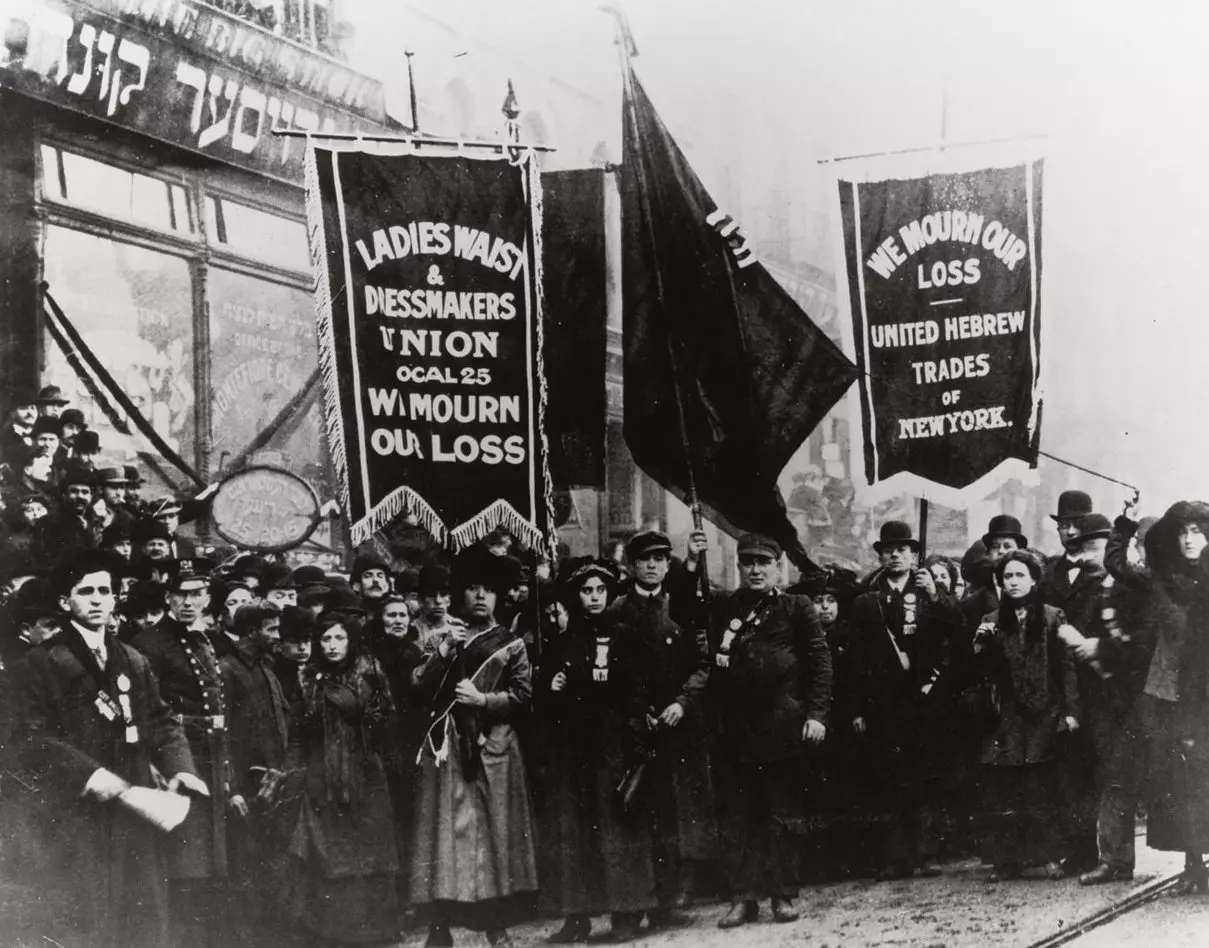Recordant el Triangle Shirtwaist Factory Fire i les dones que van lluitar per la reforma laboral 3915_1