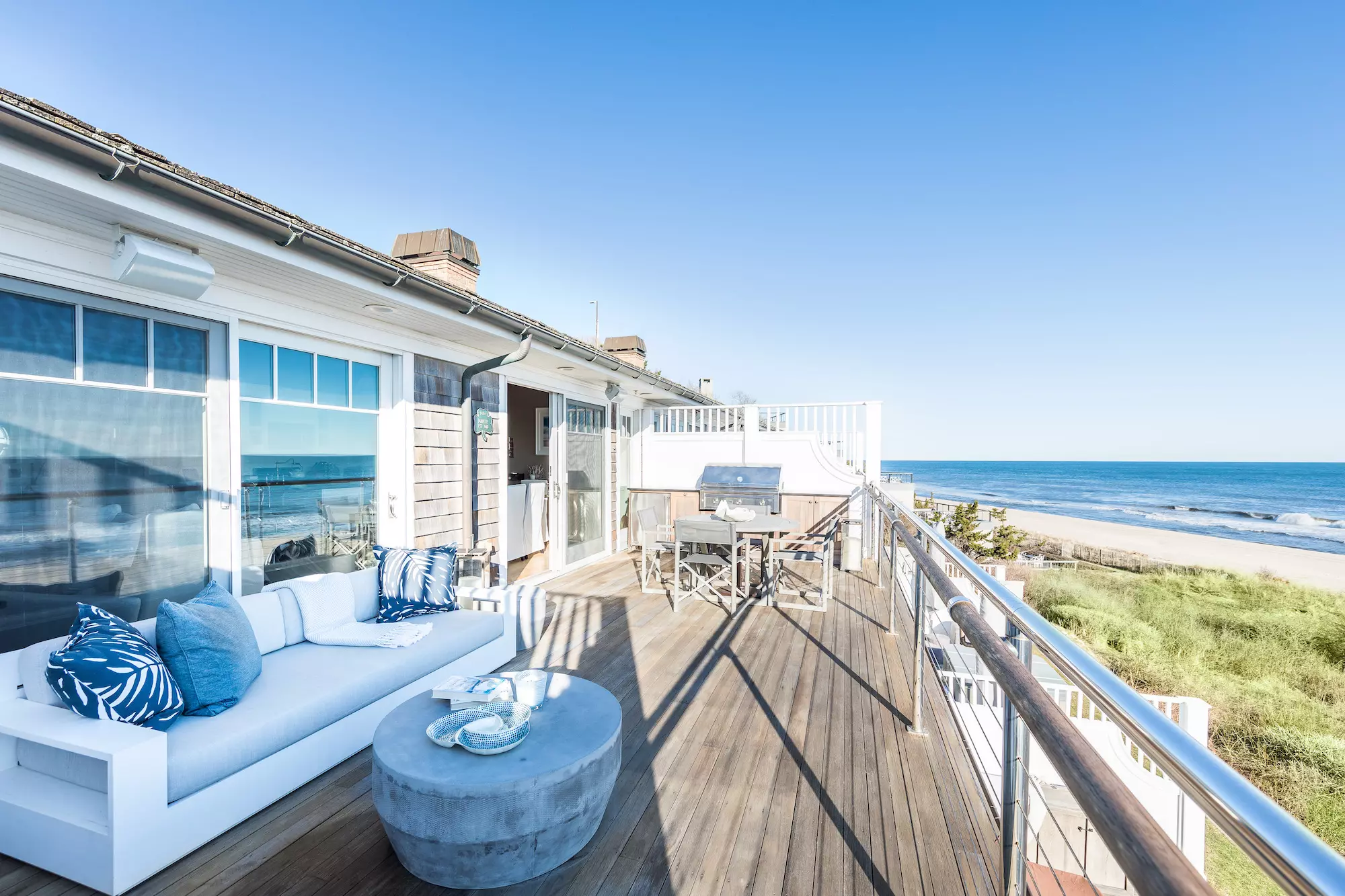 $ 5,35 milioni La casa di Montauk è dotata di una cabina privata sulla spiaggia e dell'accesso al Gurney's Resort 3920_1