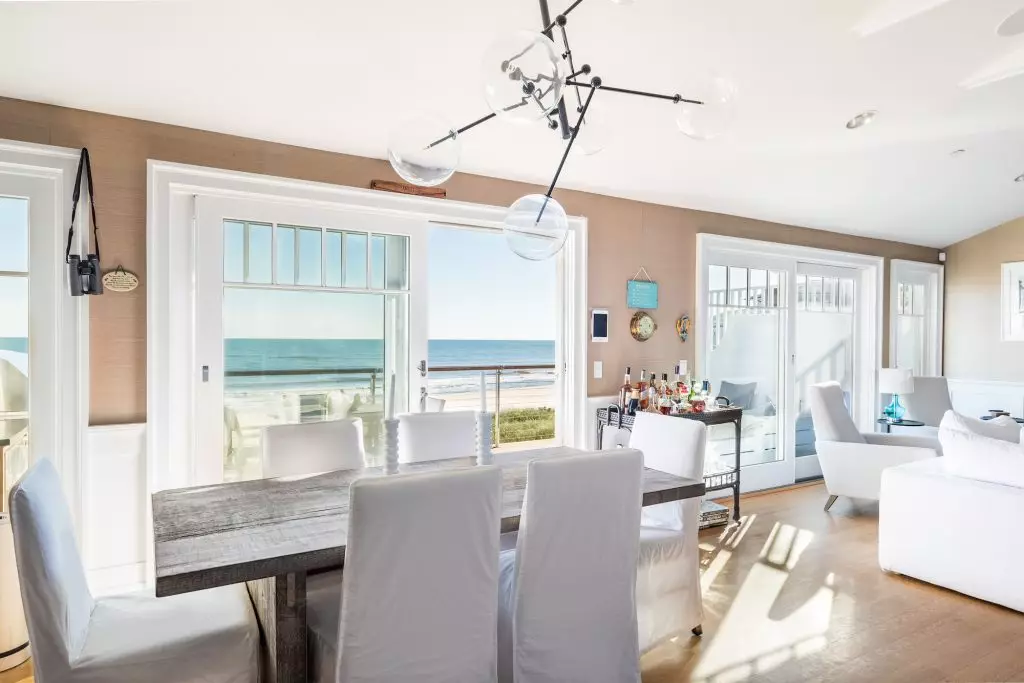 Дом в Монтауке стоимостью 5,35 млн долларов имеет частный пляжный домик и доступ к курорту Герни. 3920_5