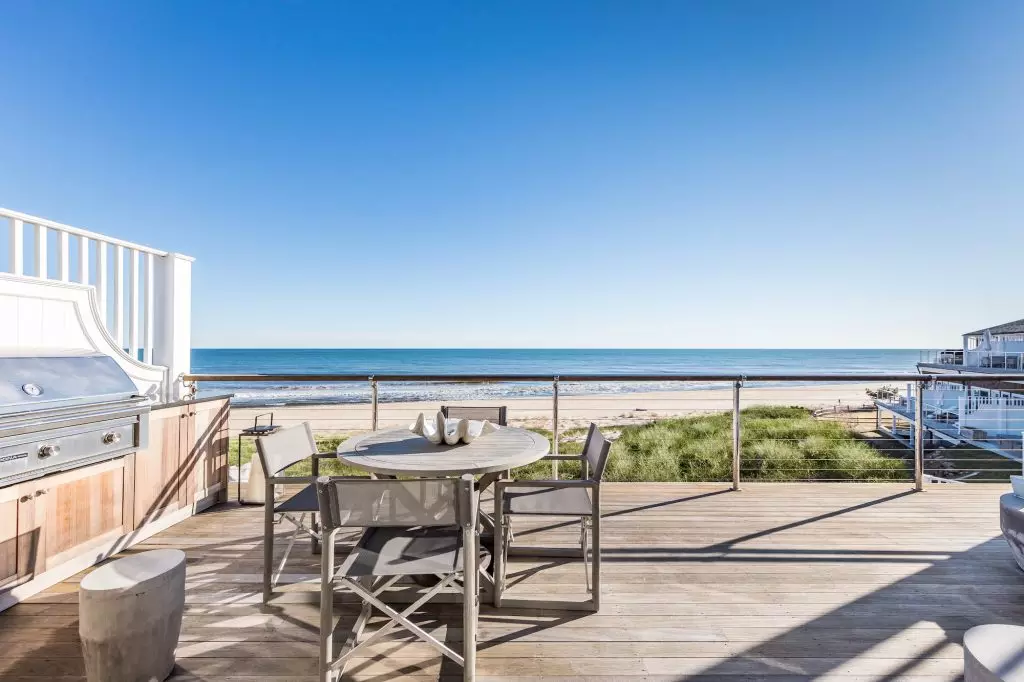 $5.35M Montauk گھر ایک نجی ساحل سمندر کیبن اور گرنی کے ریزورٹ تک رسائی کے ساتھ آتا ہے۔ 3920_7