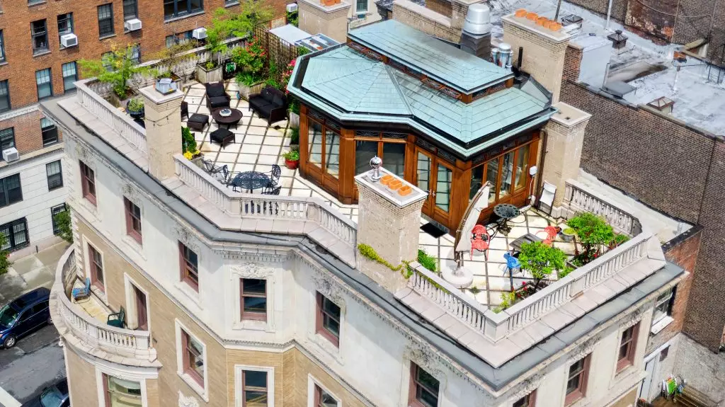 Für 65 Millionen Dollar hat dieses bemerkenswerte Herrenhaus aus dem Gilded Age an der UWS einen Wintergarten auf dem Dach und Blick auf den Fluss