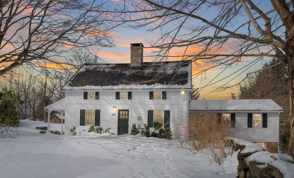 Orijinal 18. yüzyıl detaylarına sahip 230 yaşındaki Connecticut çiftliği 1,2 milyon dolar istiyor