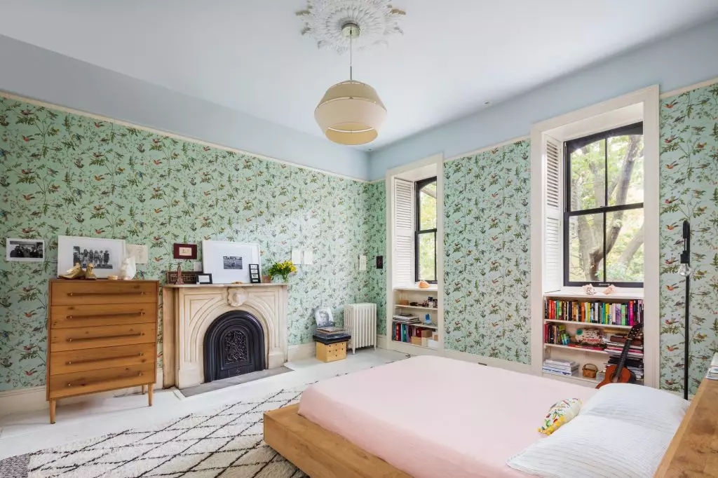 O le fale talafa'asolopito o Brooklyn Heights mai le ata 'Moonstruck' na maua le maketi mo le $12.8M 4081_20