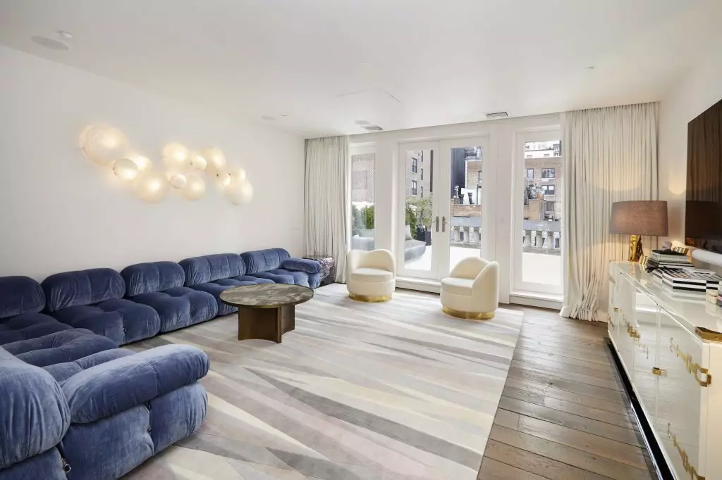 Pour 45 000 $/mois, louez ce penthouse de l'Upper East Side avec un bain à remous sur le toit et trois salons 4091_6