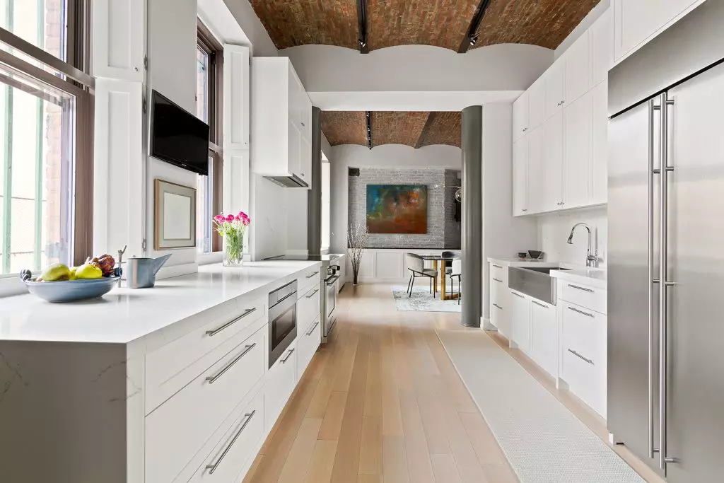 $ 3M Brooklyn Heights triplex mangrupakeun oasis modern kalawan ceilings tong-vaulted aslina 4128_3