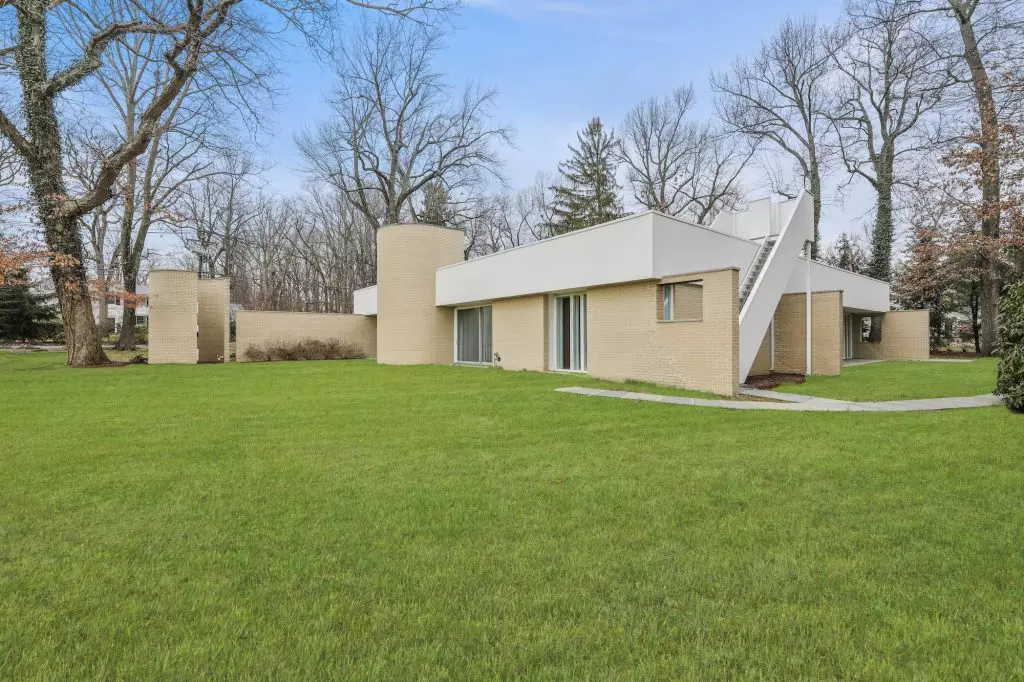 Agora pedindo 1,75 millóns de dólares, Richard Meier deseñou esta casa do condado de Essex, NJ, para os seus pais en 1965. 4180_3