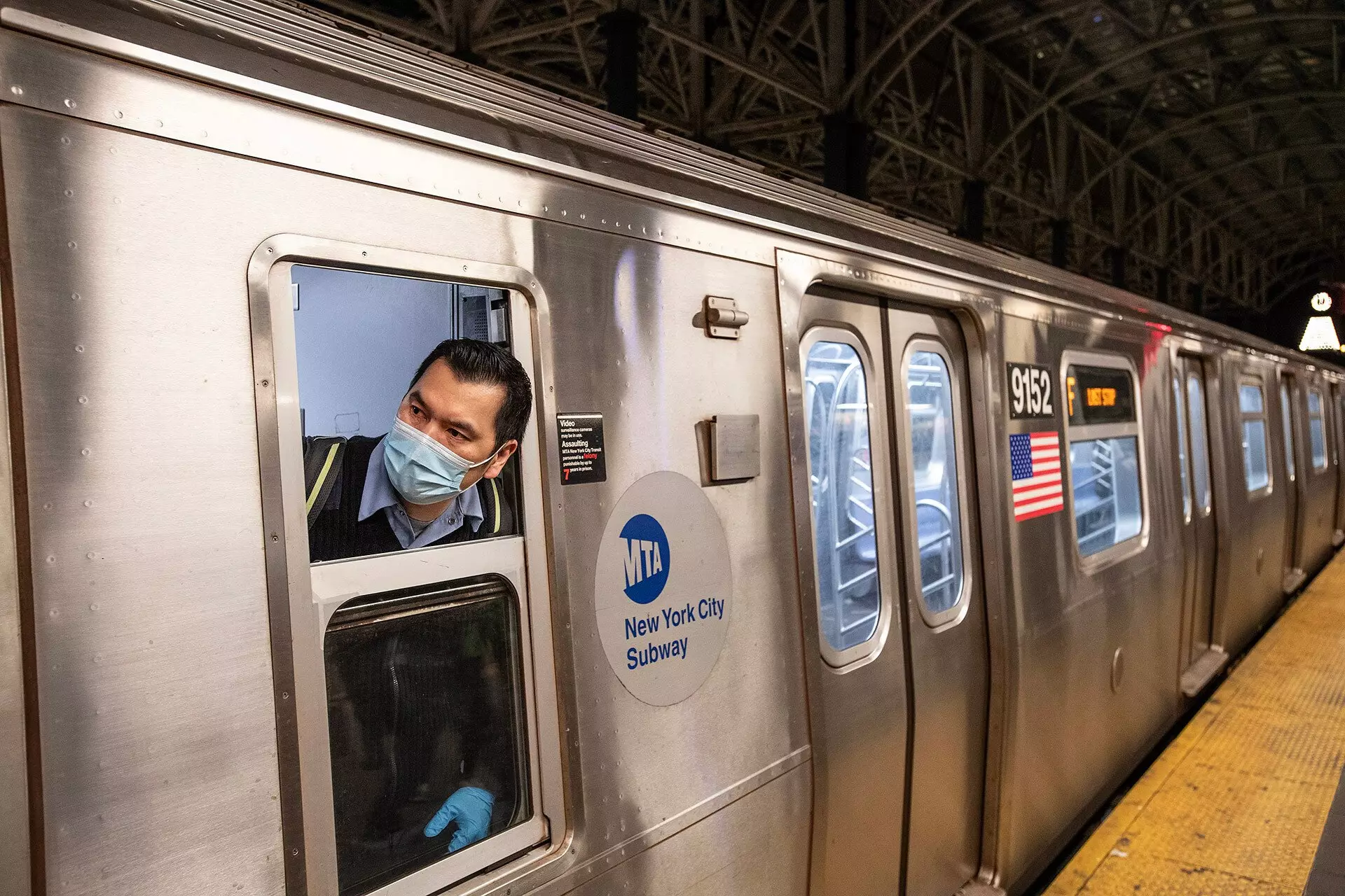 Metro de Nova York para restaurar algún servizo nocturno 4188_1