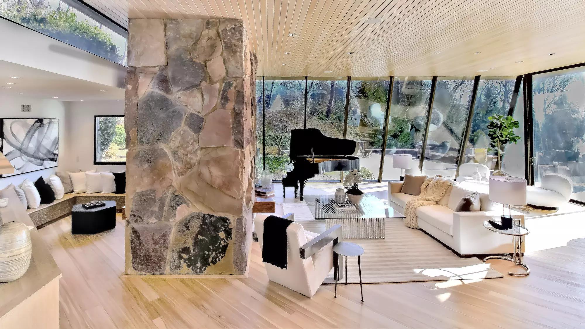 Op Long Island, e markant Steen- a Glashaus vum modernisteschen Architekt Norman Jaffe freet $ 3,6M 4278_1