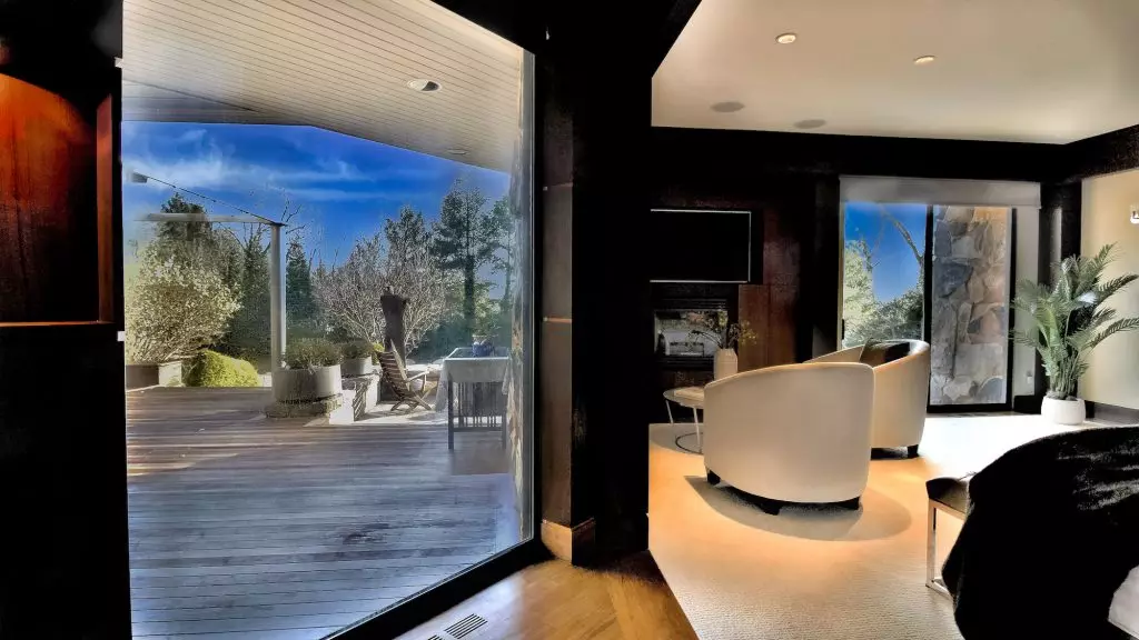 På Long Island beder et slående hus af sten og glas af den modernistiske arkitekt Norman Jaffe 3,6 mio. 4278_10