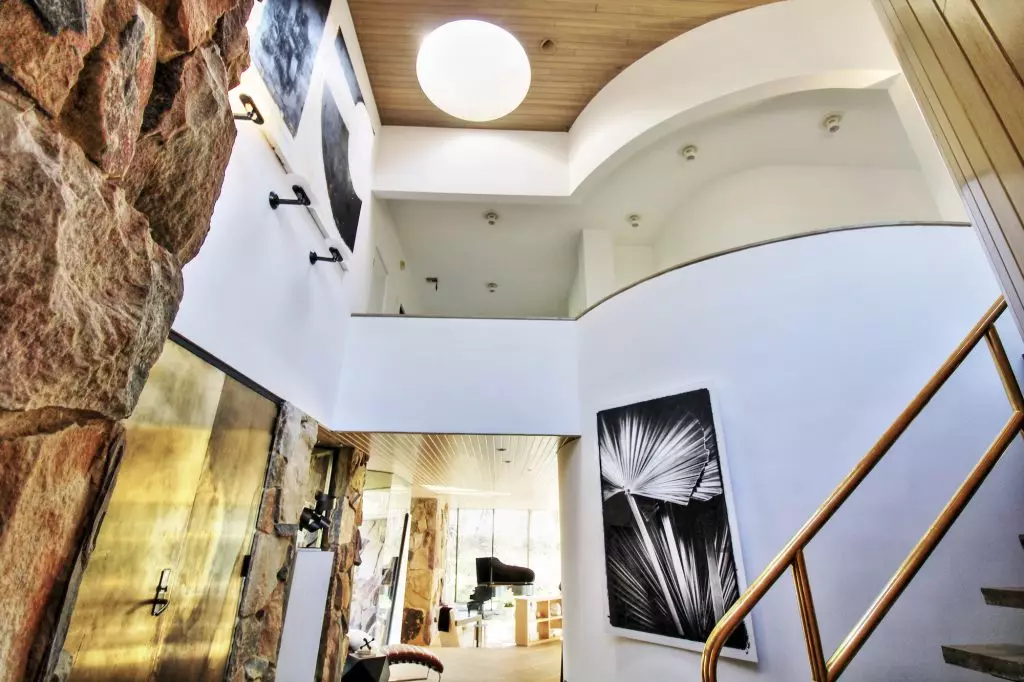 Στο Long Island, ένα εντυπωσιακό πέτρινο και γυάλινο σπίτι του μοντερνιστή αρχιτέκτονα Norman Jaffe ζητά 3,6 εκατομμύρια δολάρια 4278_3