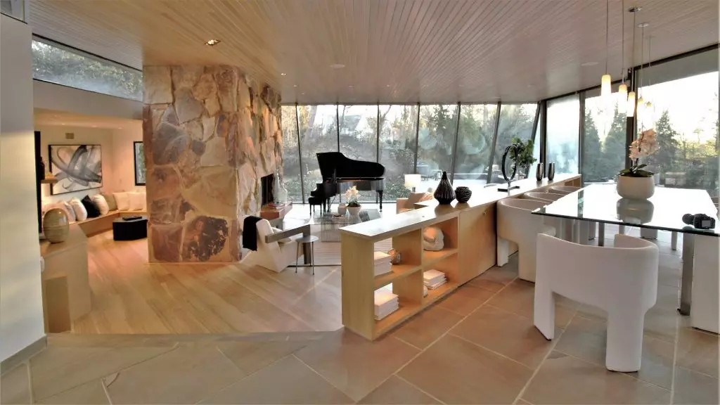 Op Long Island, e markant Steen- a Glashaus vum modernisteschen Architekt Norman Jaffe freet $ 3,6M 4278_4