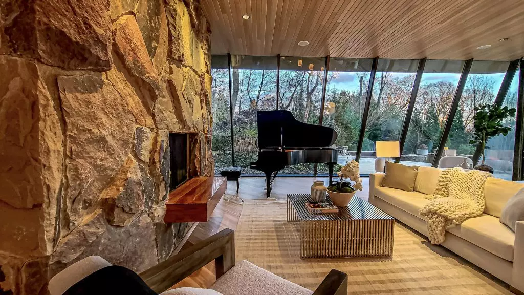 На Лонг-Айленді вражаючий будинок з каменю та скла, створений архітектором-модерністом Норманом Джаффе, просить 3,6 мільйона доларів 4278_5