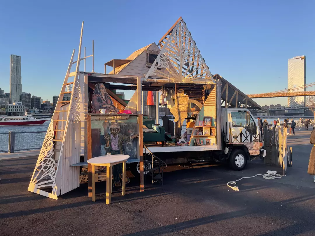 O artista Swoon transformou un camión de caixa nunha escultura ao aire libre de estilo diorama que percorrerá Nova York 4280_1