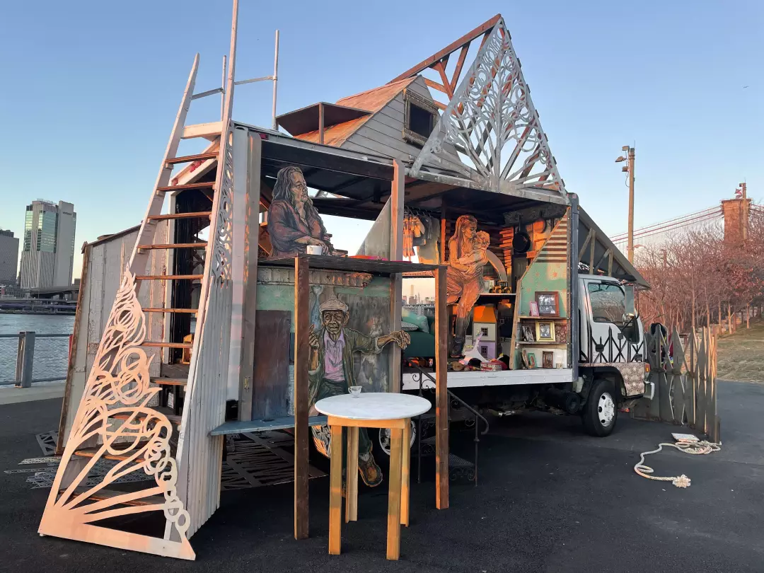 O artista Swoon transformou un camión de caixa nunha escultura ao aire libre de estilo diorama que percorrerá Nova York 4280_2