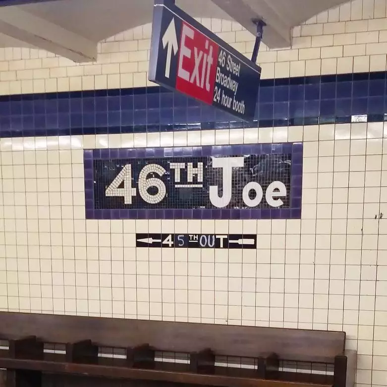 Estación de metro de 46th Street convertida en tributo a Joe Biden 4388_1