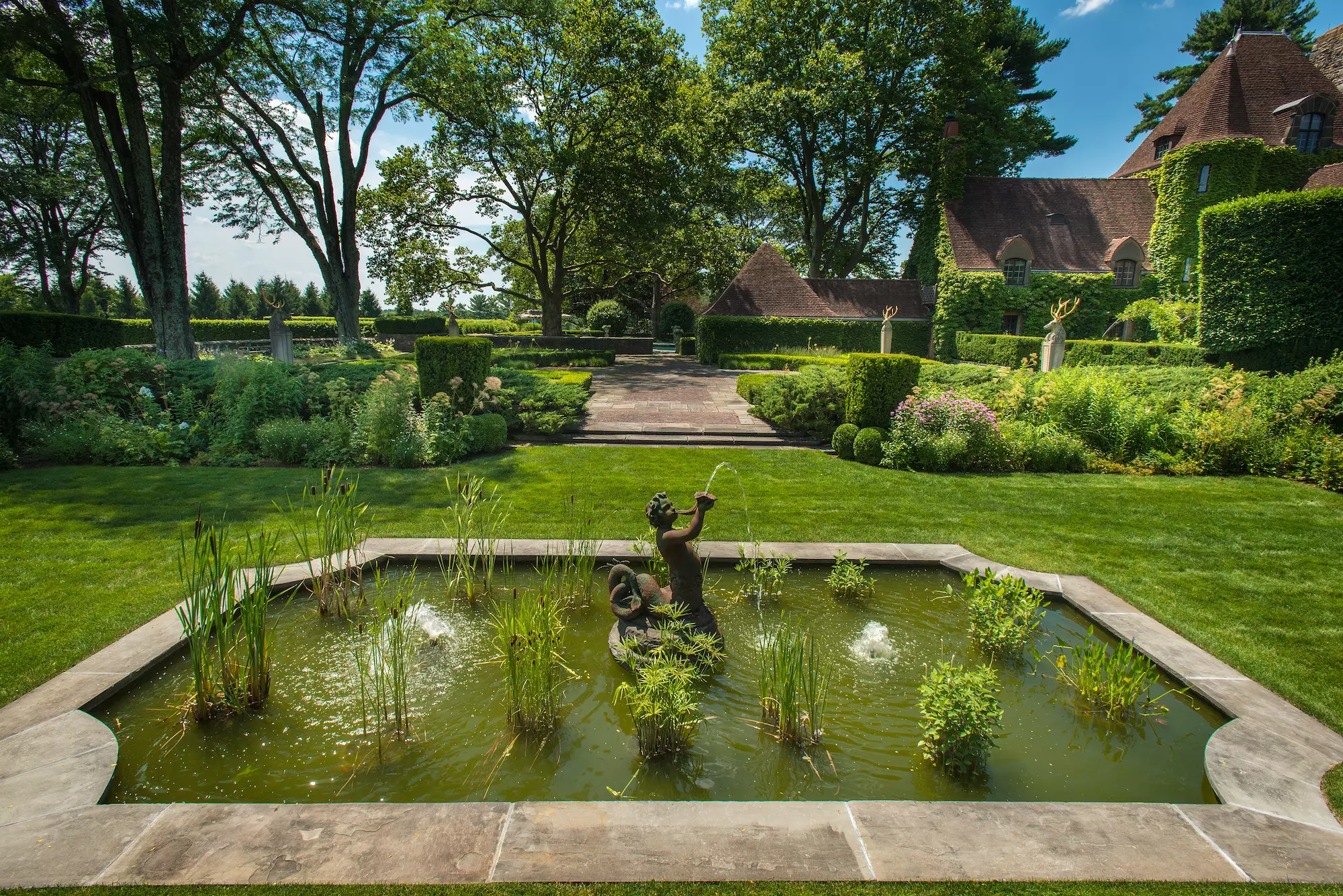 Tommy Hilfiger bán bất động sản xa hoa, kiểu lâu đài Connecticut với giá 45 triệu đô la 4412_23