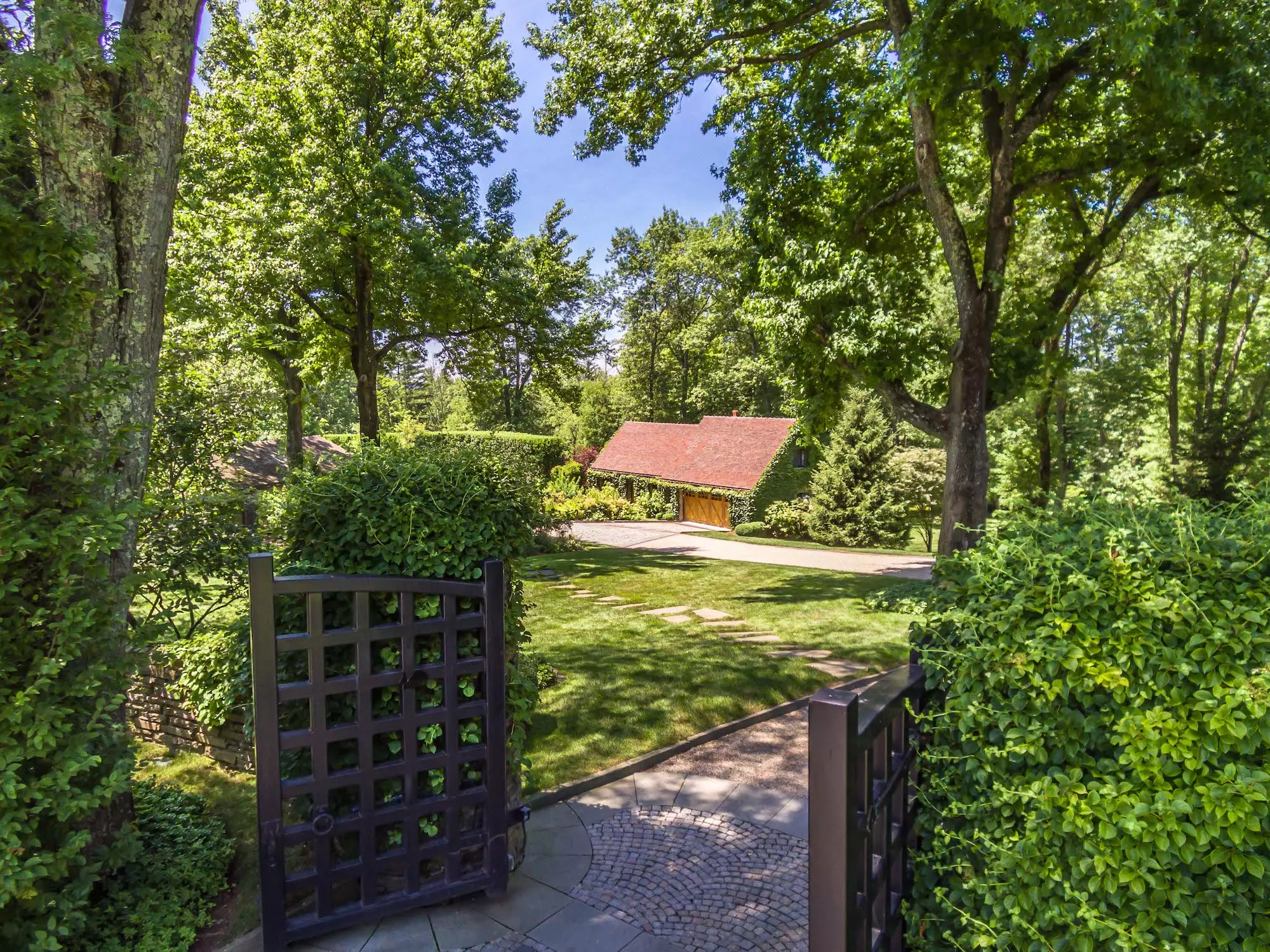 Tommy Hilfiger bán bất động sản xa hoa, kiểu lâu đài Connecticut với giá 45 triệu đô la 4412_27