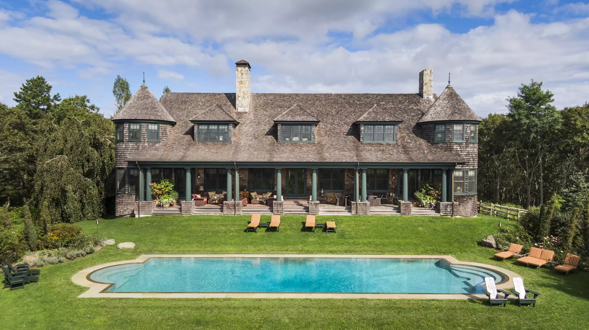 ဒေါ်လာ 12 သန်းဖြင့် ဤ 11 ဧကကျယ်ဝန်းသော Hamptons ပိုင်ဆိုင်မှုကို ပြင်သစ်ဥယျာဉ်များပါရှိသော Beaux-Arts အိမ်ရာအဖြစ် ဒီဇိုင်းဆွဲခဲ့သည်။ 4418_18